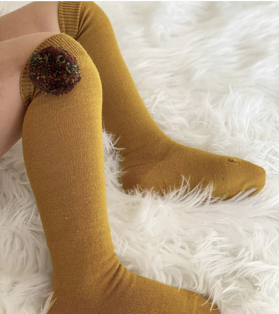 Calcetín alto tipo calza con borla de bicolor. Varios colores ...